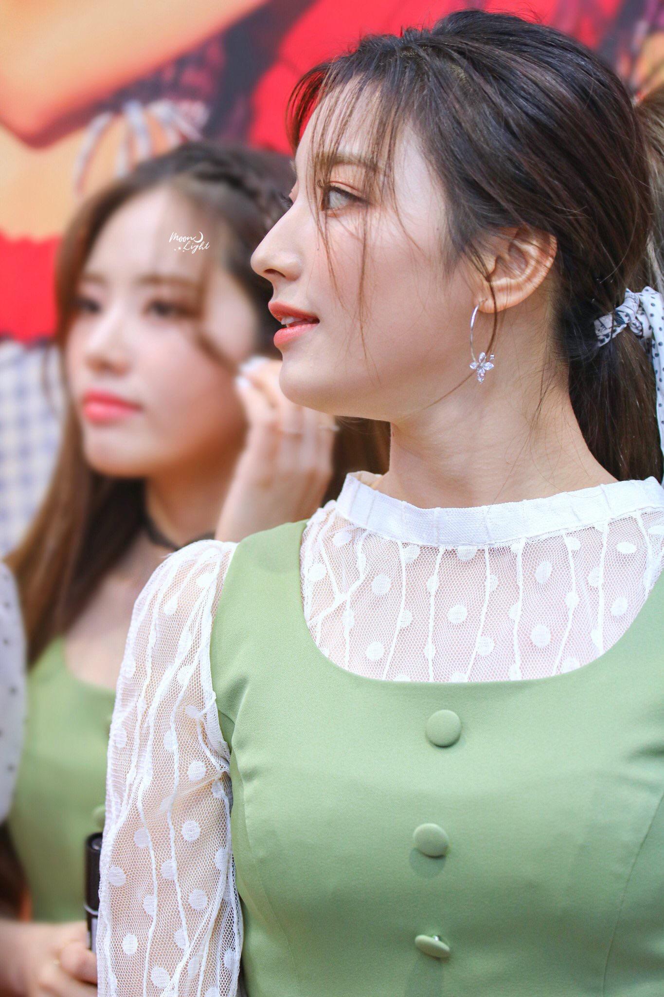 Pretty Saerom Side Profile | Scrolller