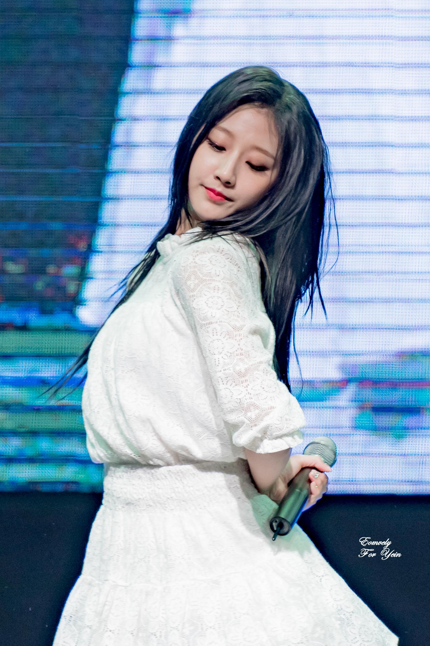 Pretty Yein | Scrolller