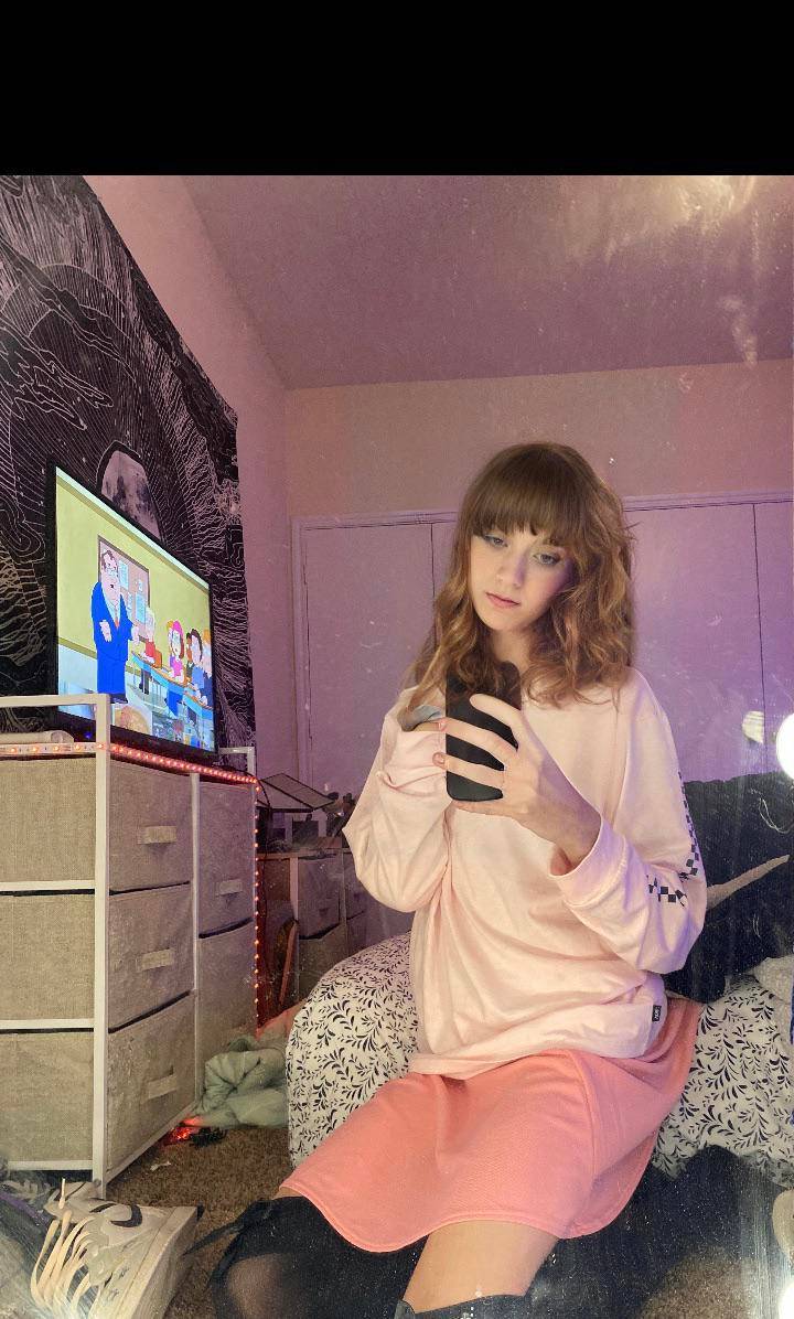 Sissy looking to be owned by dom, 19y/o starting mtf transition this summer | Scrolller