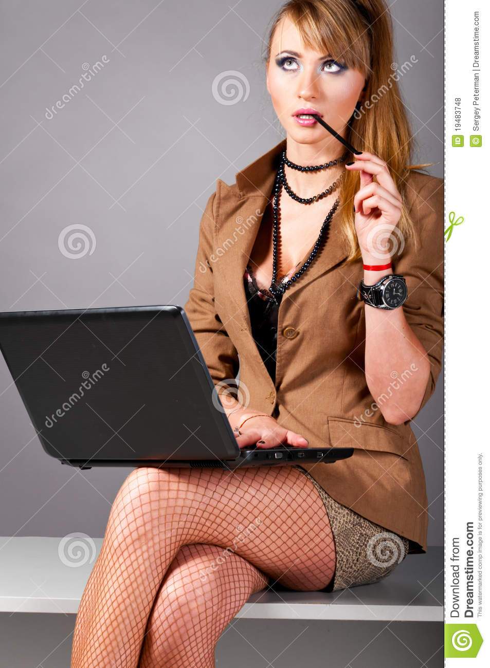 Project Manager | Scrolller