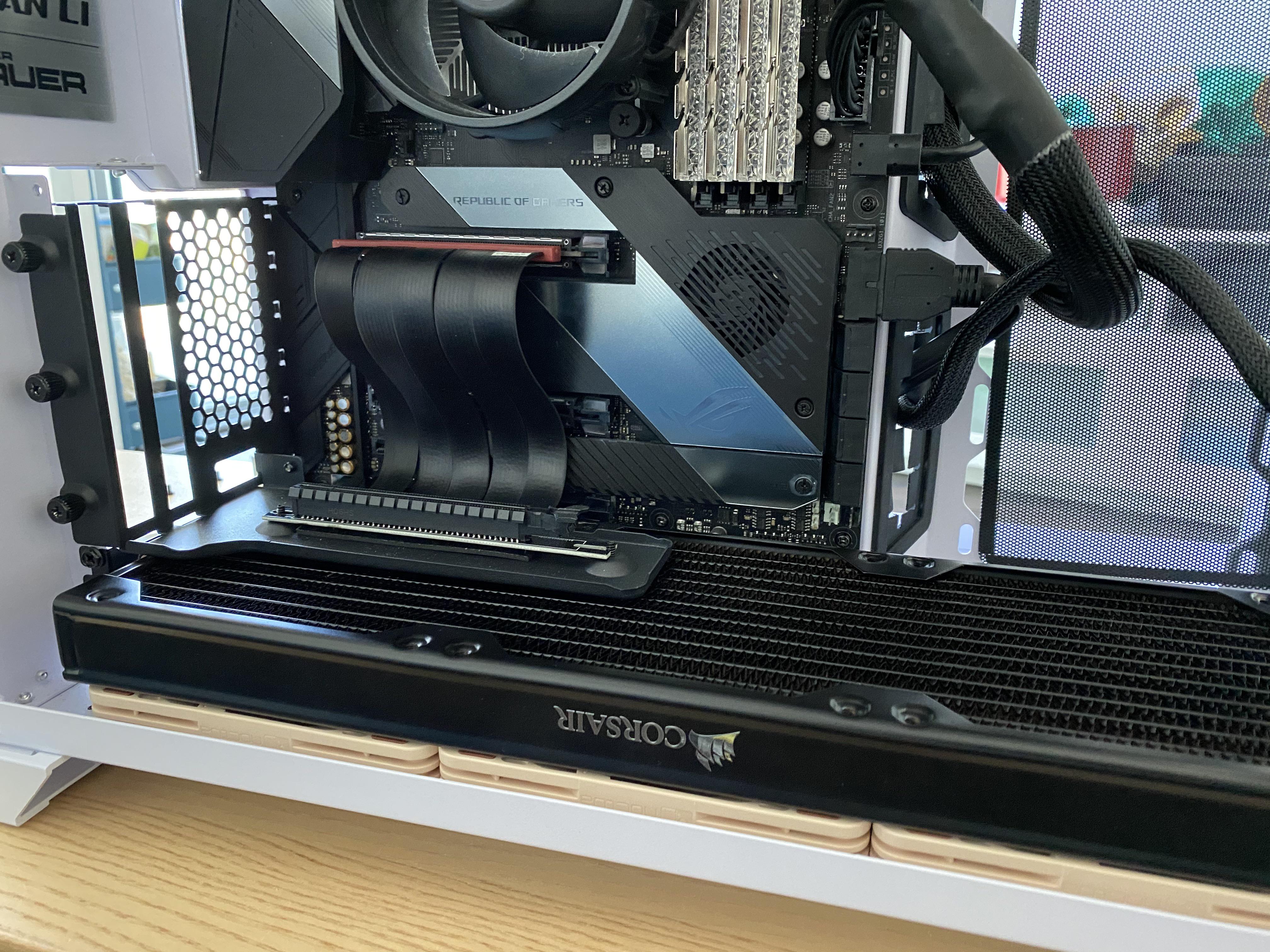 PSA: You CAN fit in a vertical mount and a rad+fans at the bottom of PC-O11 | Scrolller