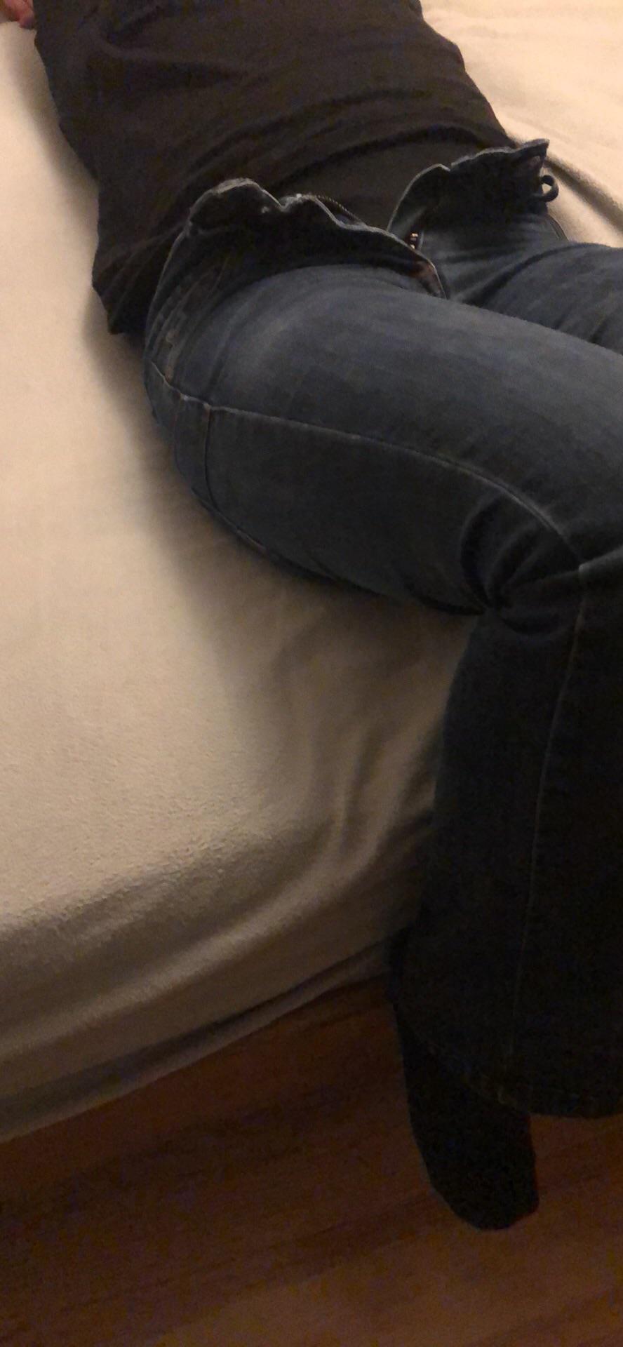 Pull her jeans down | Scrolller