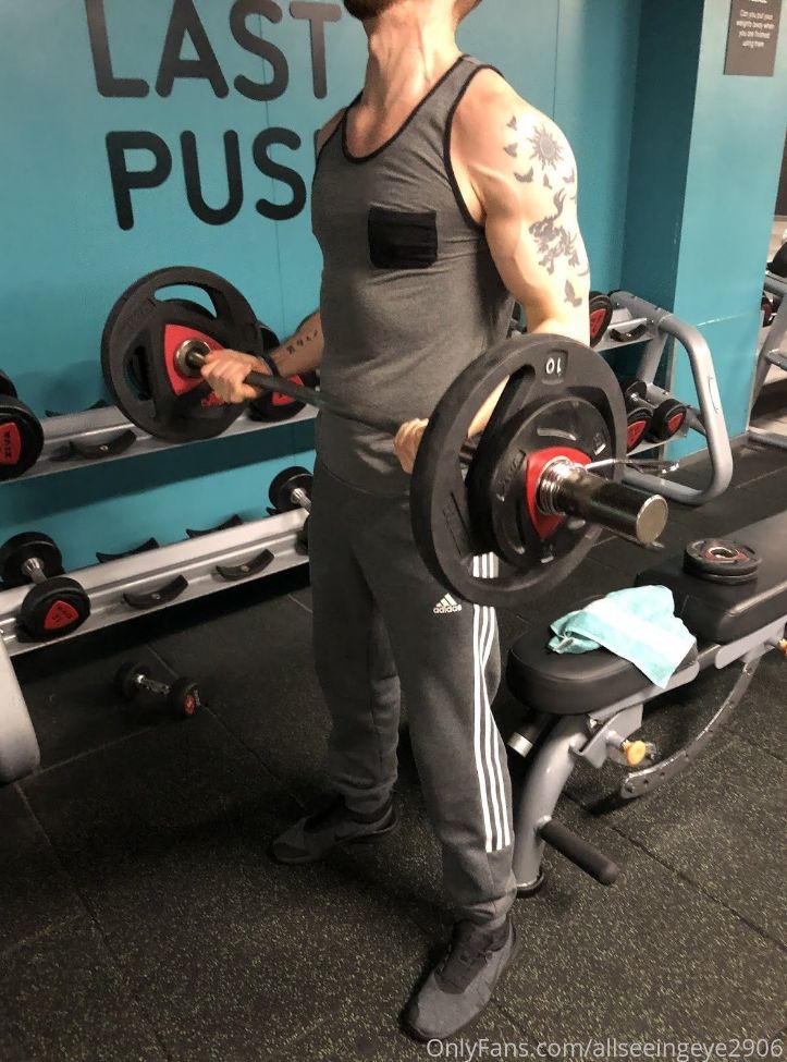 Pumping those Biceps! | Scrolller