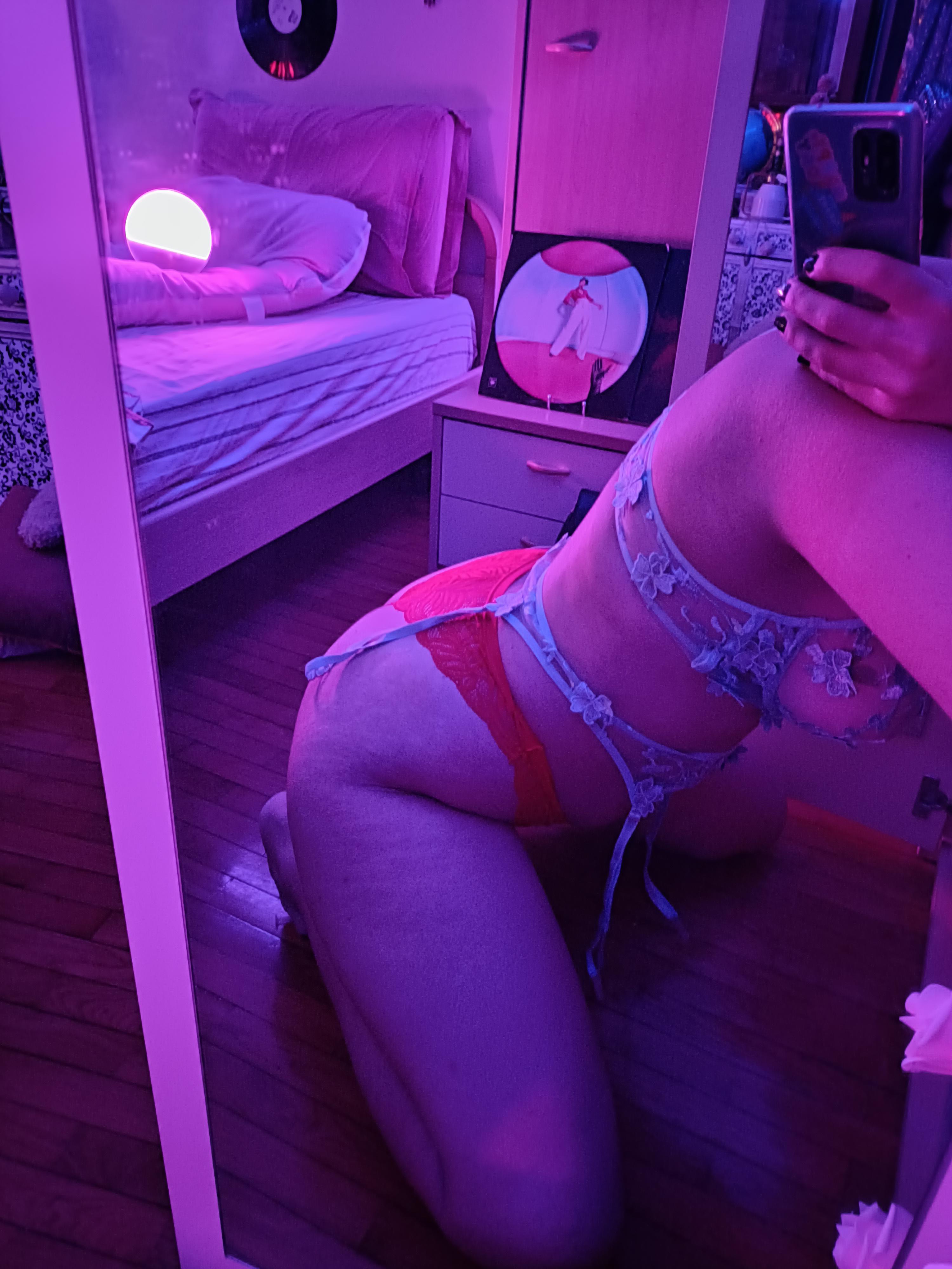 Pwetty lights (´ε` ) | Scrolller