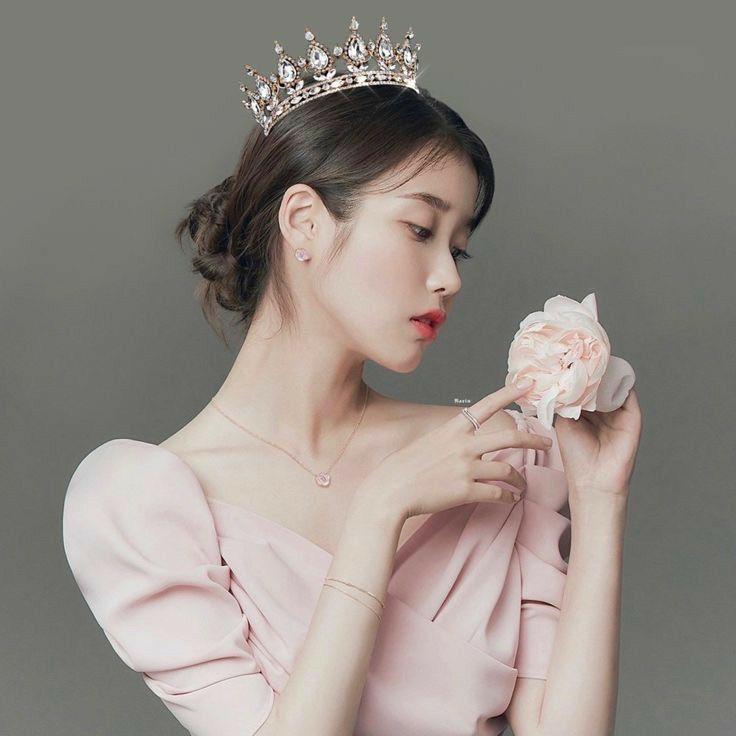 Queen IU 👑 | Scrolller