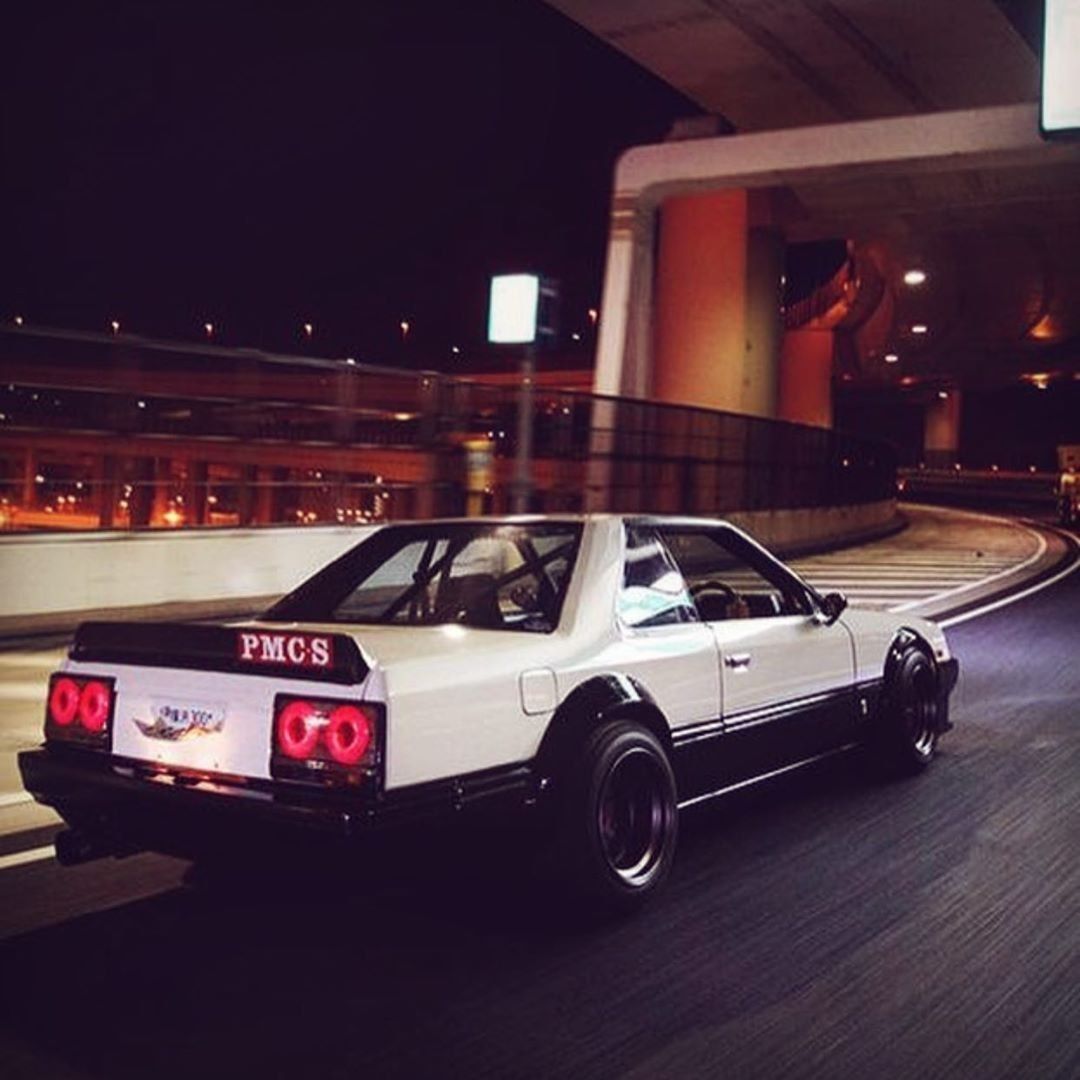 R30 Skyline | Scrolller