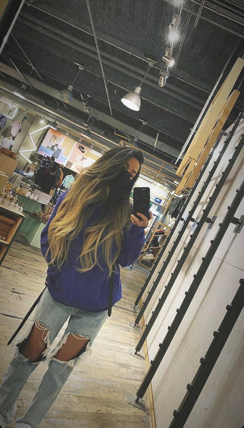 Rae Selfie | Scrolller