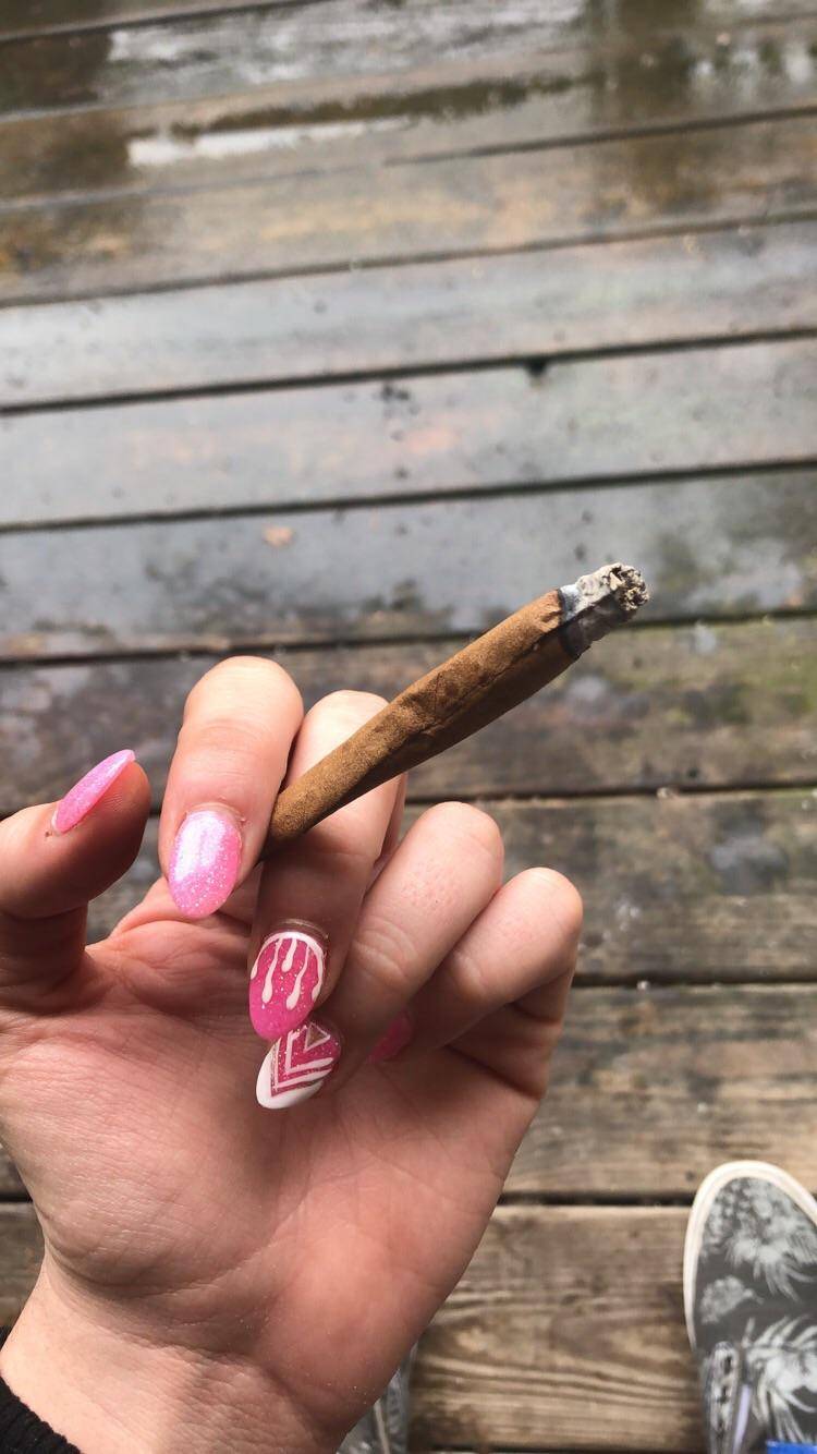 Rainy day blunt! 💖 | Scrolller