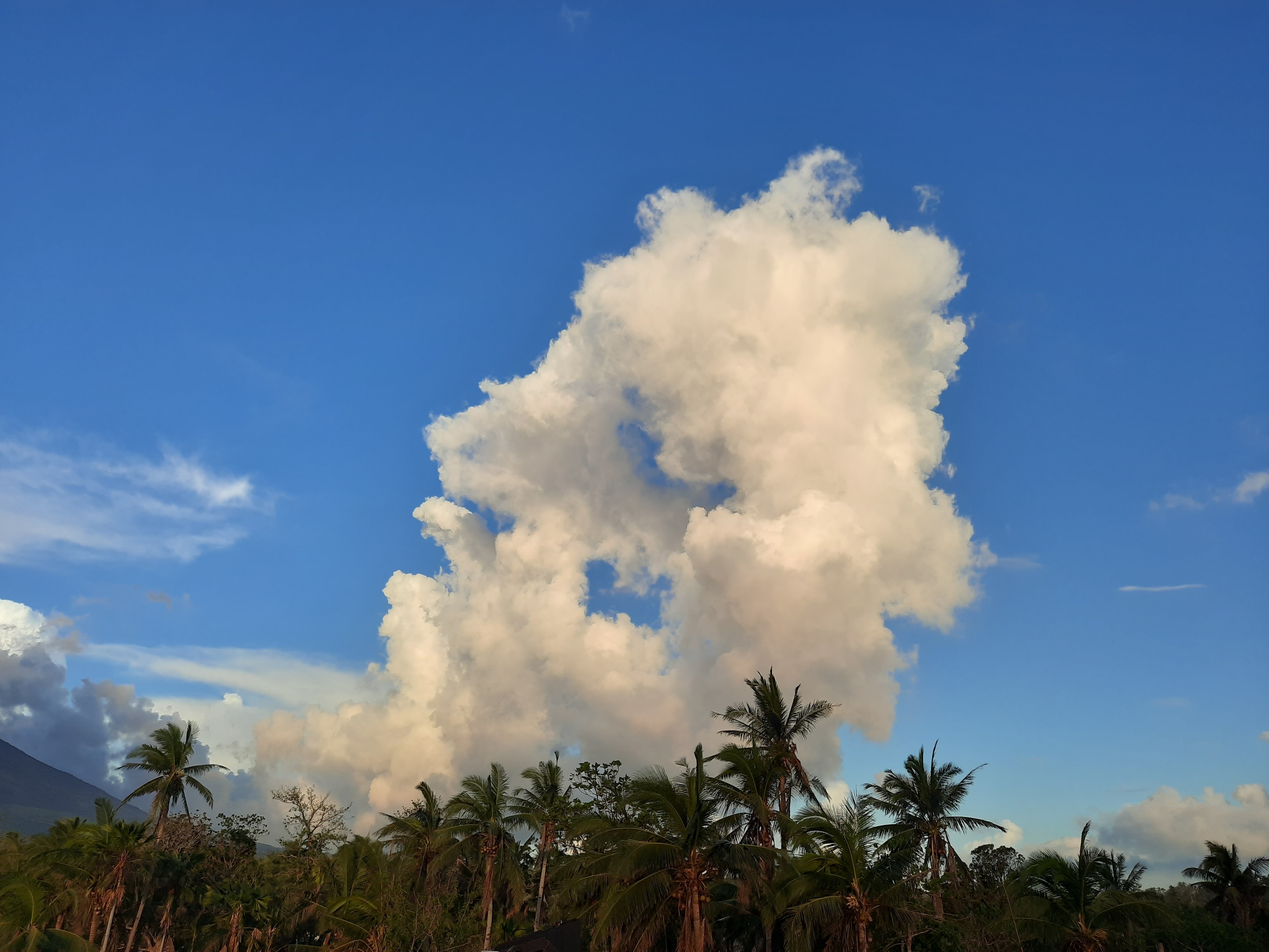 Random Cloud Formation | Scrolller