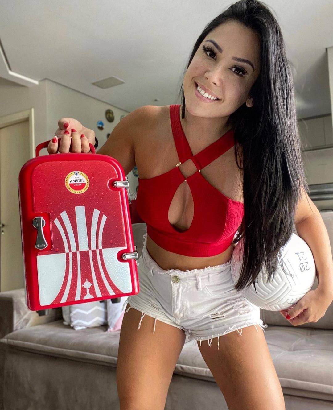 Raquel Freestyle (gostosa+cerveja+futebol) | Scrolller