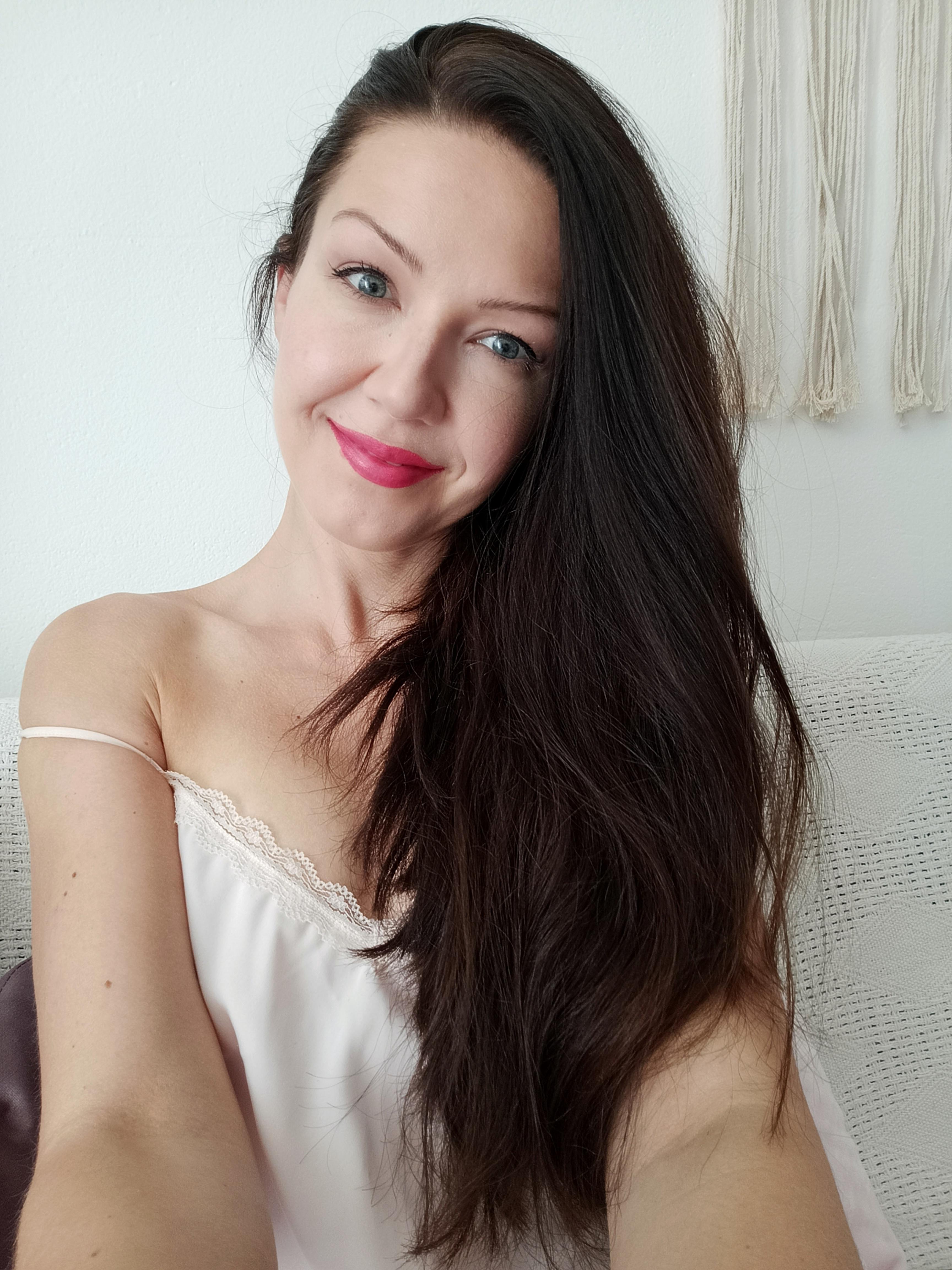 Raspberry lips | Scrolller