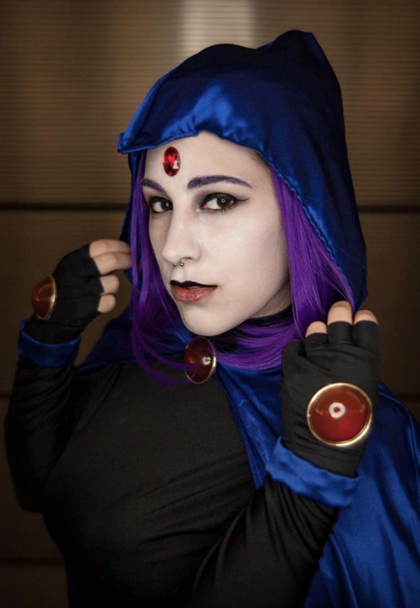 Raven cosplay by SlayWithBrandy | Scrolller