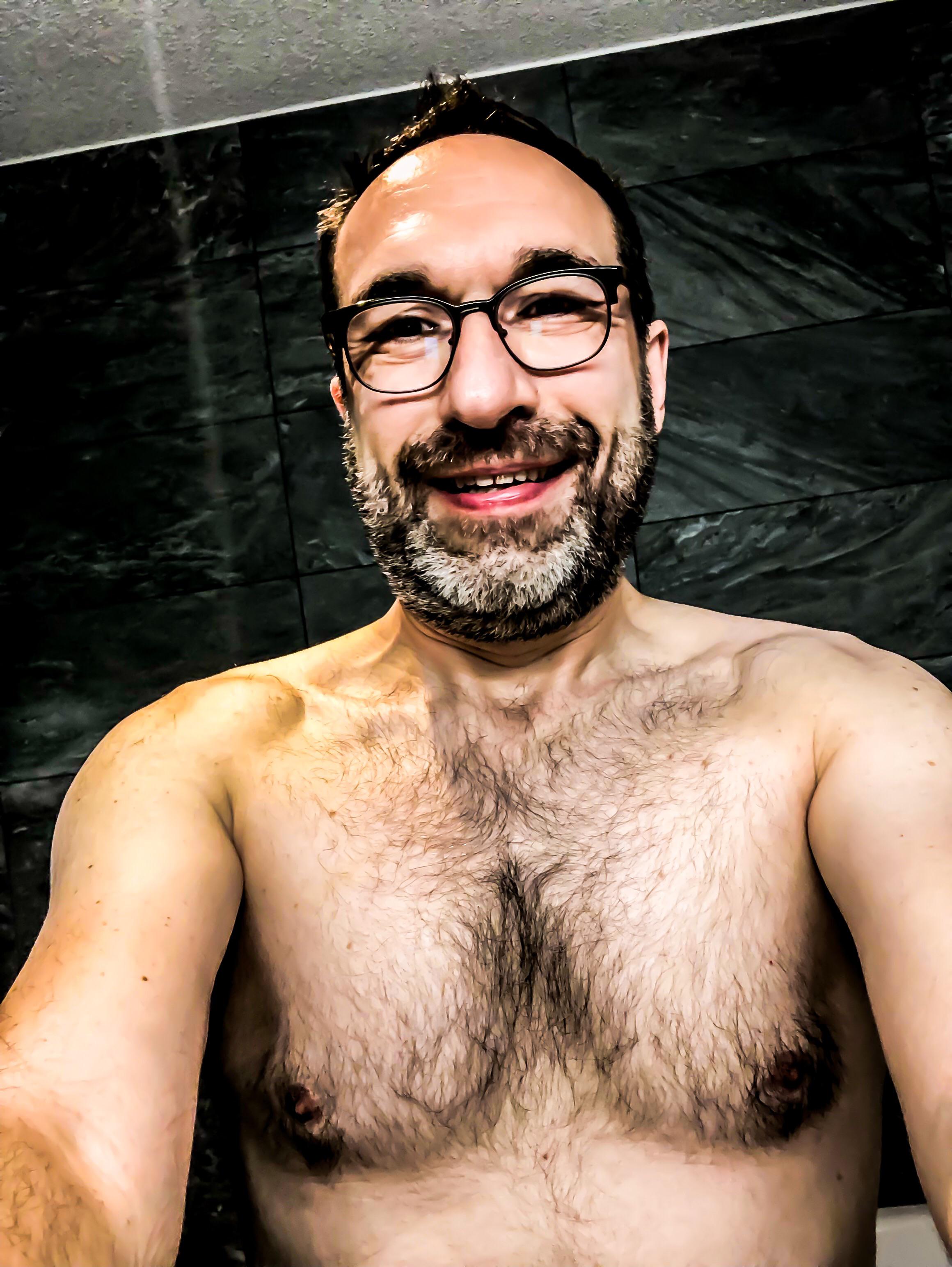 Reading Guy🤓 Scrolller