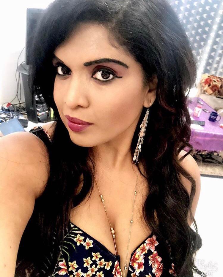 Ready for her date night with her boy toy | Scrolller