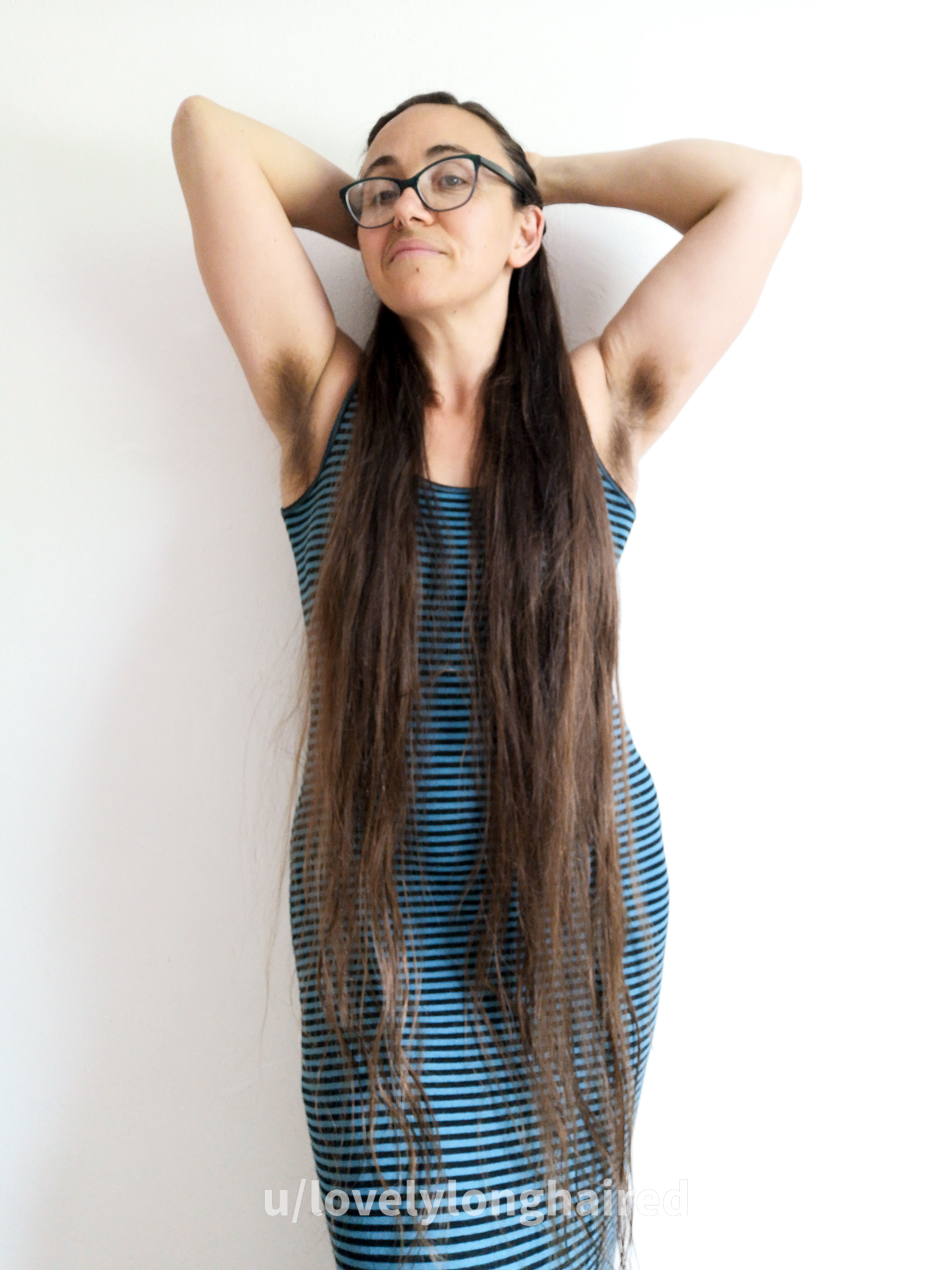 Ready for a fun evening out, teasing you with my pits 😘 | Scrolller