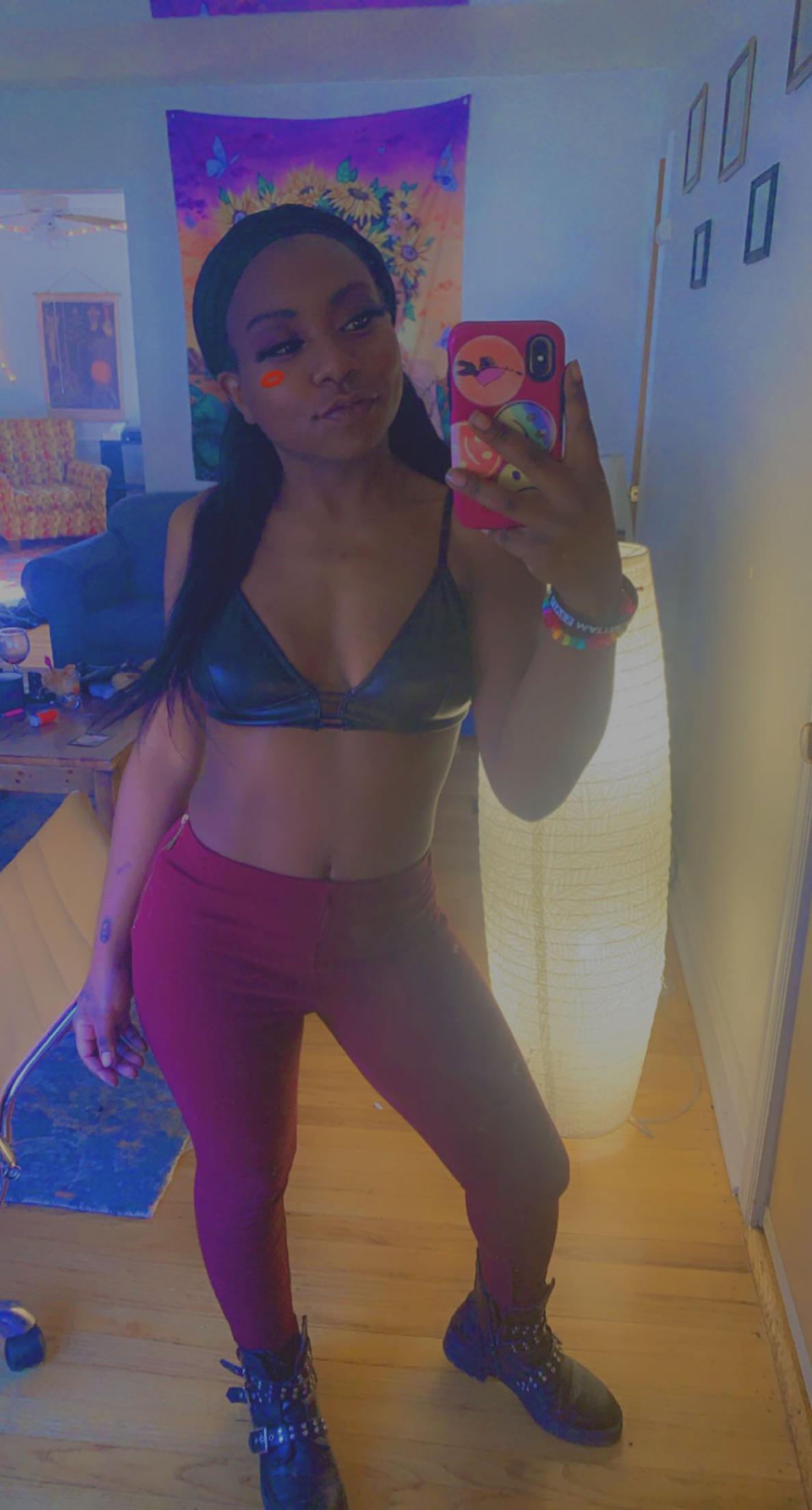 Ready to be spoiled DM me🍫 | Scrolller