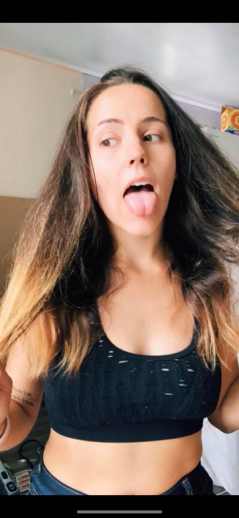 Recently discovered I have a tongue fetish | Scrolller