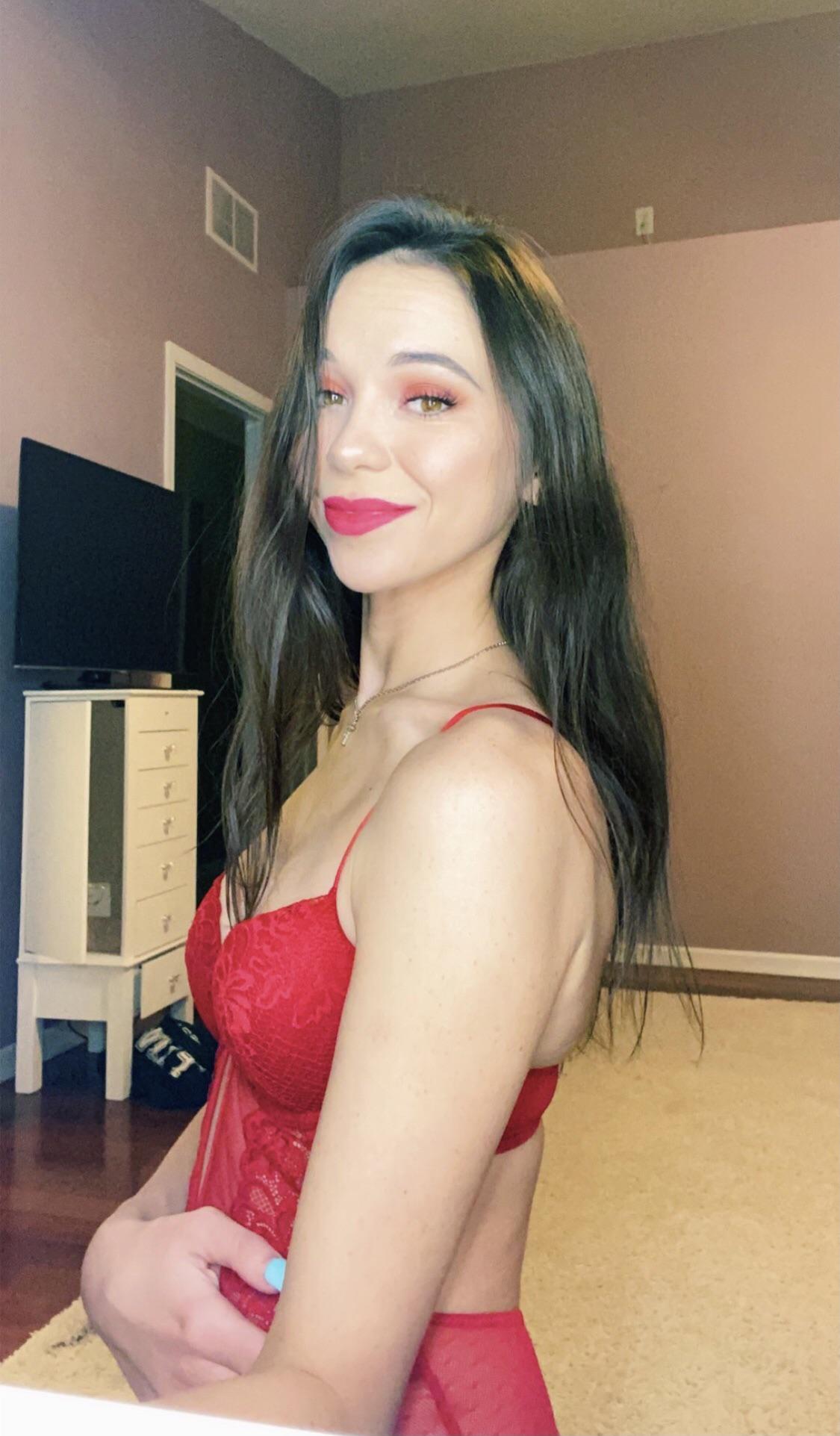 Red compliments the eyes | Scrolller