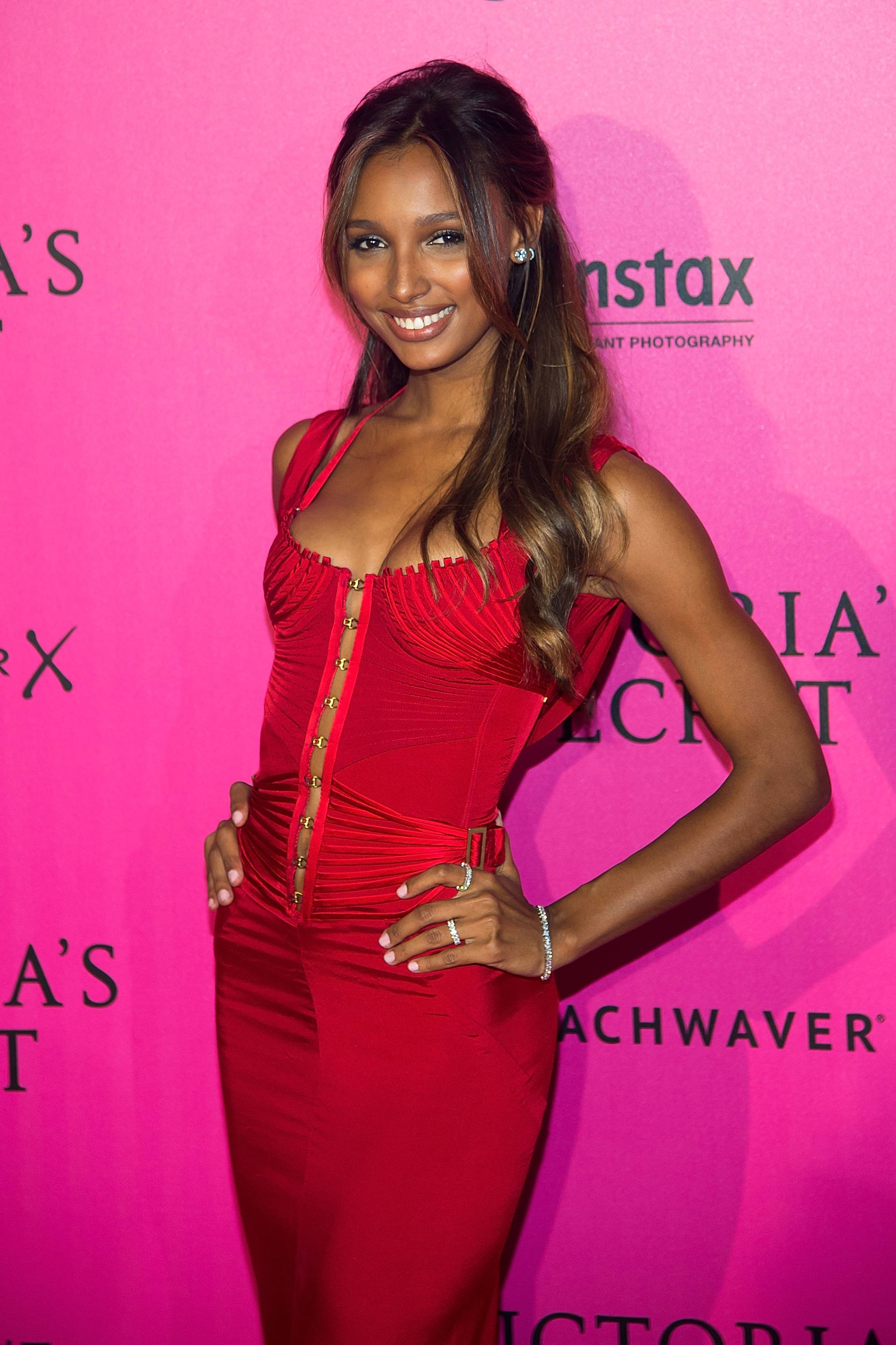 Red Dress Scrolller