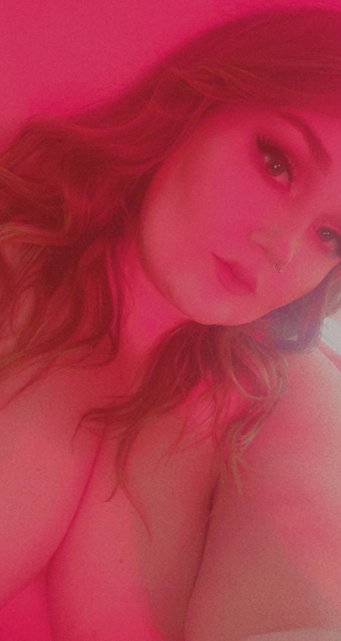 Red lights are a vibe | Scrolller