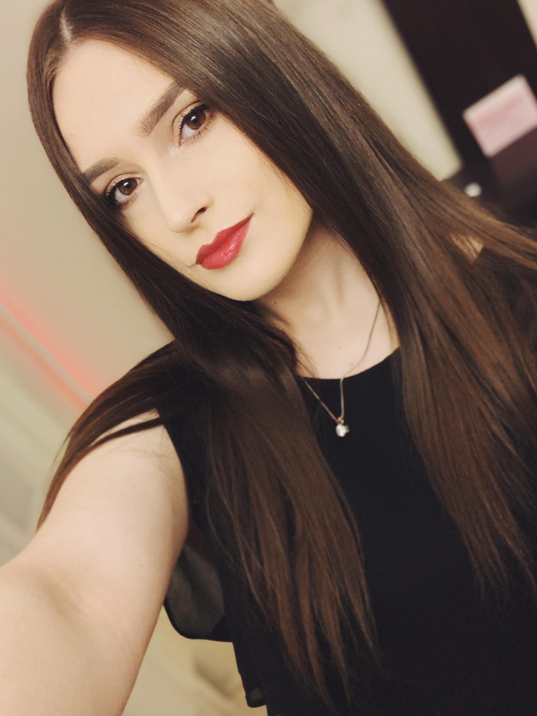 Red lip 💋 | Scrolller