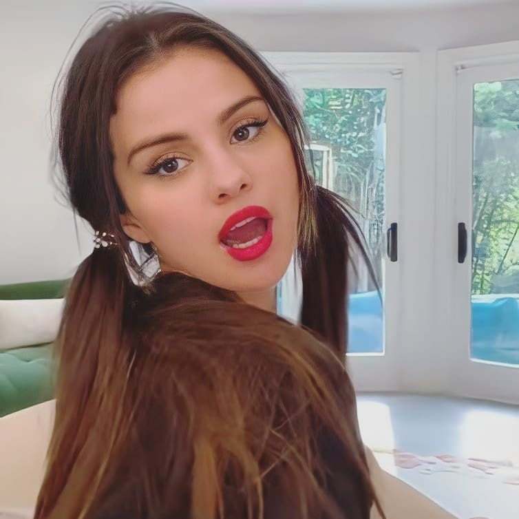 Red Lips | Scrolller