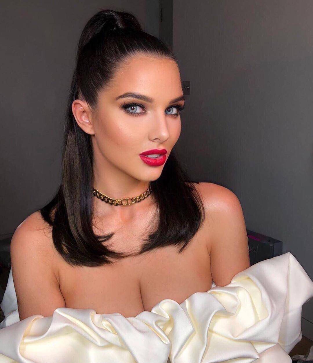 Red Lips | Scrolller