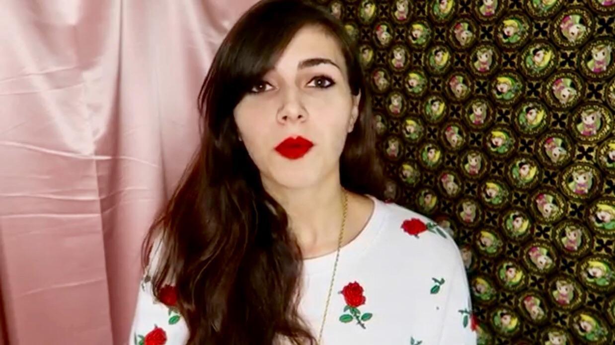 Red lips | Scrolller
