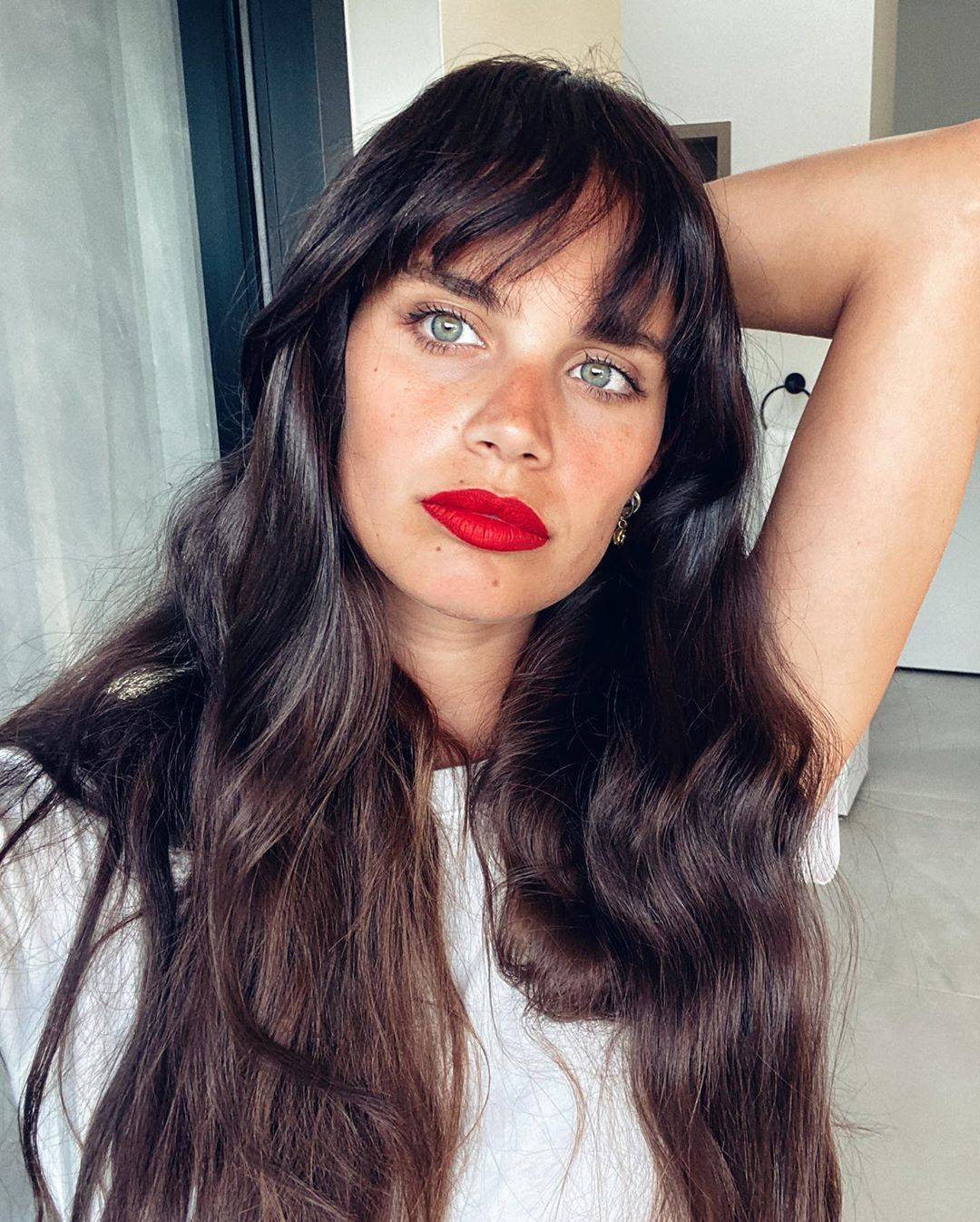 Red lips II | Scrolller