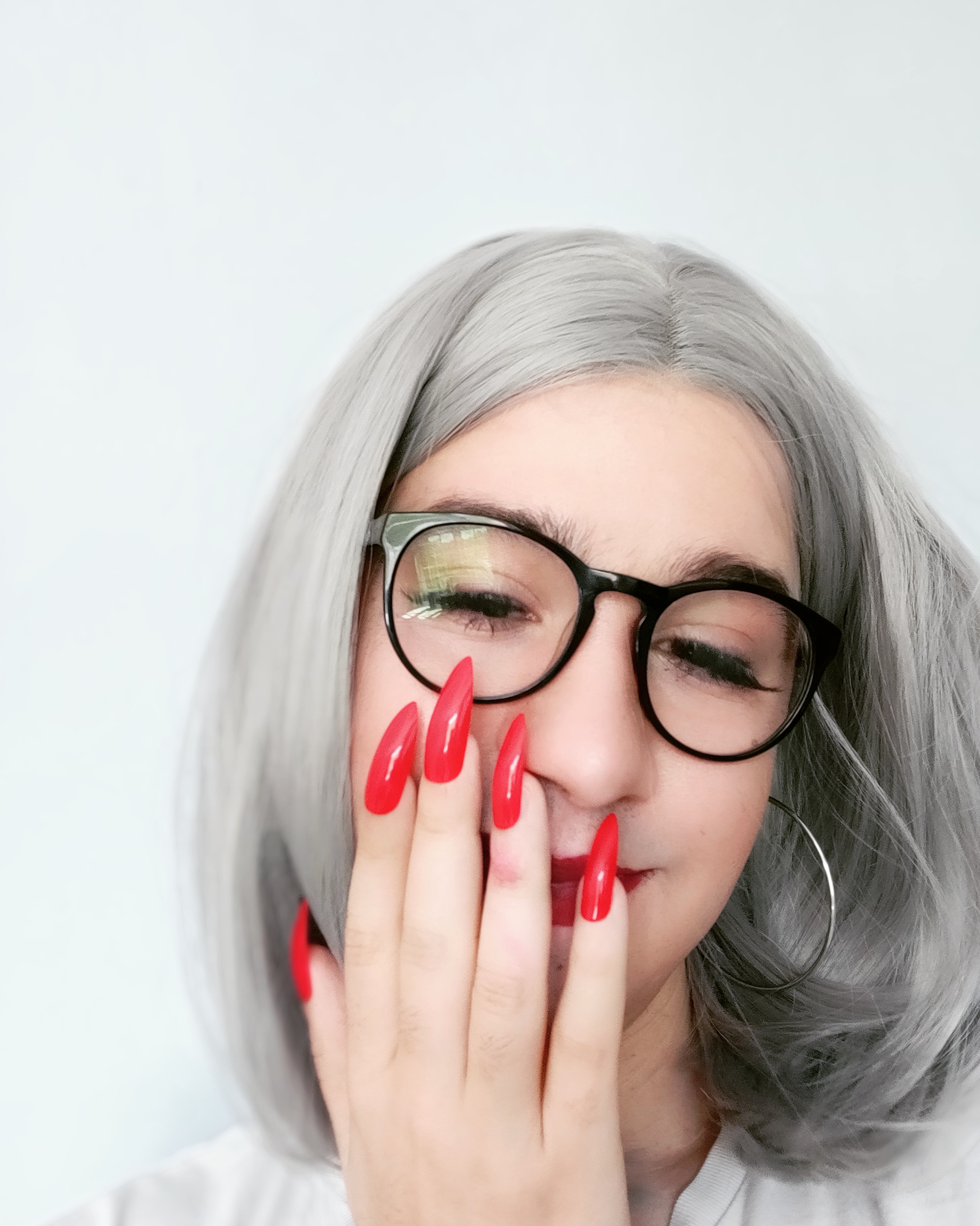 Red nails 😍 - Have a good week ! | Scrolller