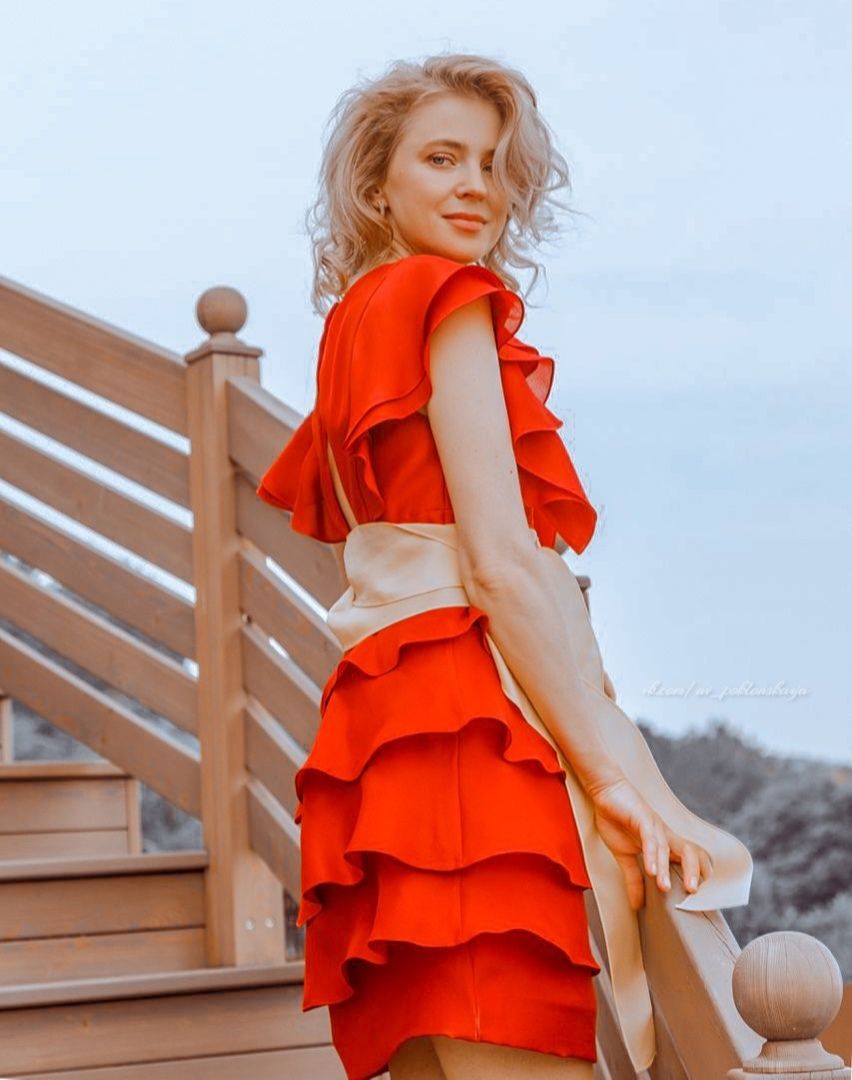 Red Natalia | Scrolller