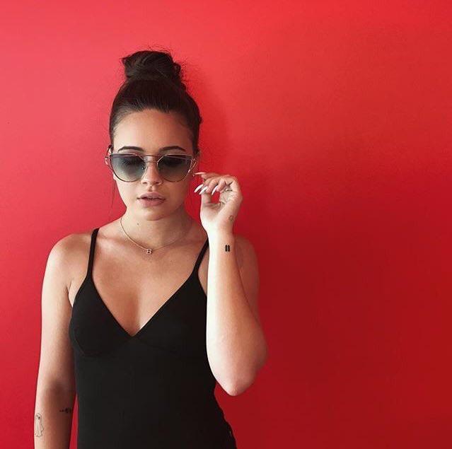 Red wall | Scrolller