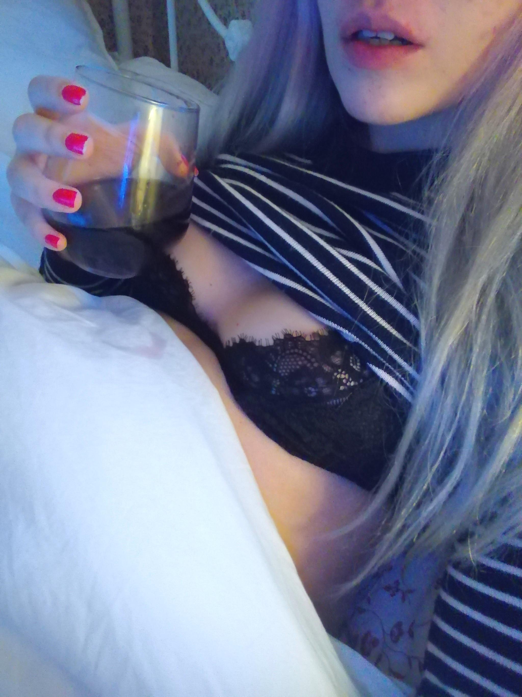 Red wine and bra [f] | Scrolller