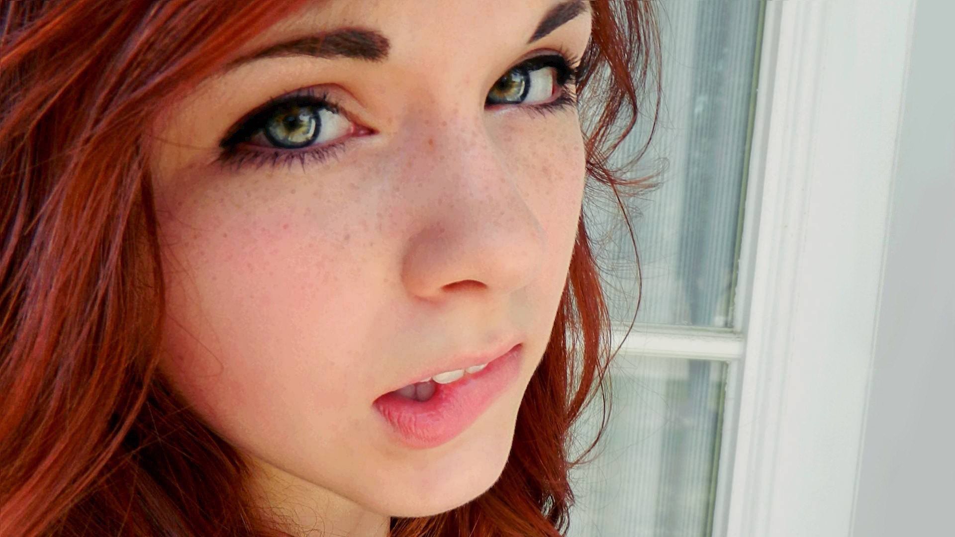 Redhead Scrolller