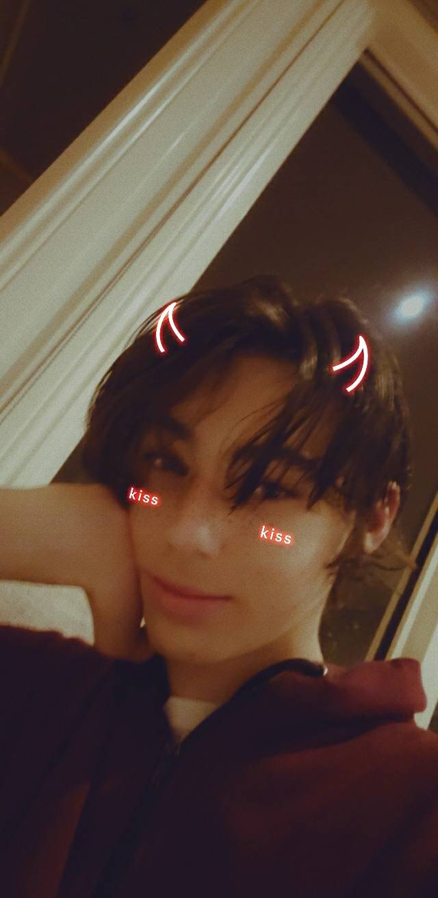 rediscovering Snapchat hehe do I look somewhat feminine at least with a filter? | Scrolller