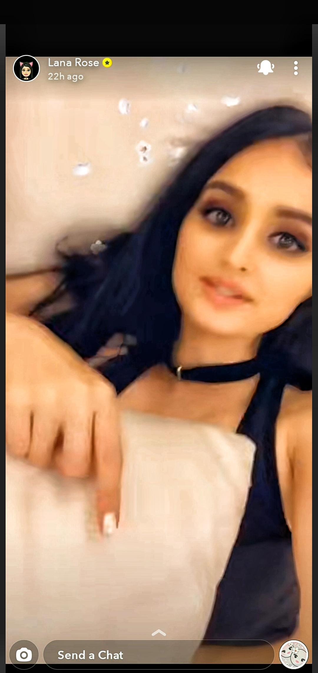 Regular Lana wearing nothing but a bra 😏👌 | Scrolller