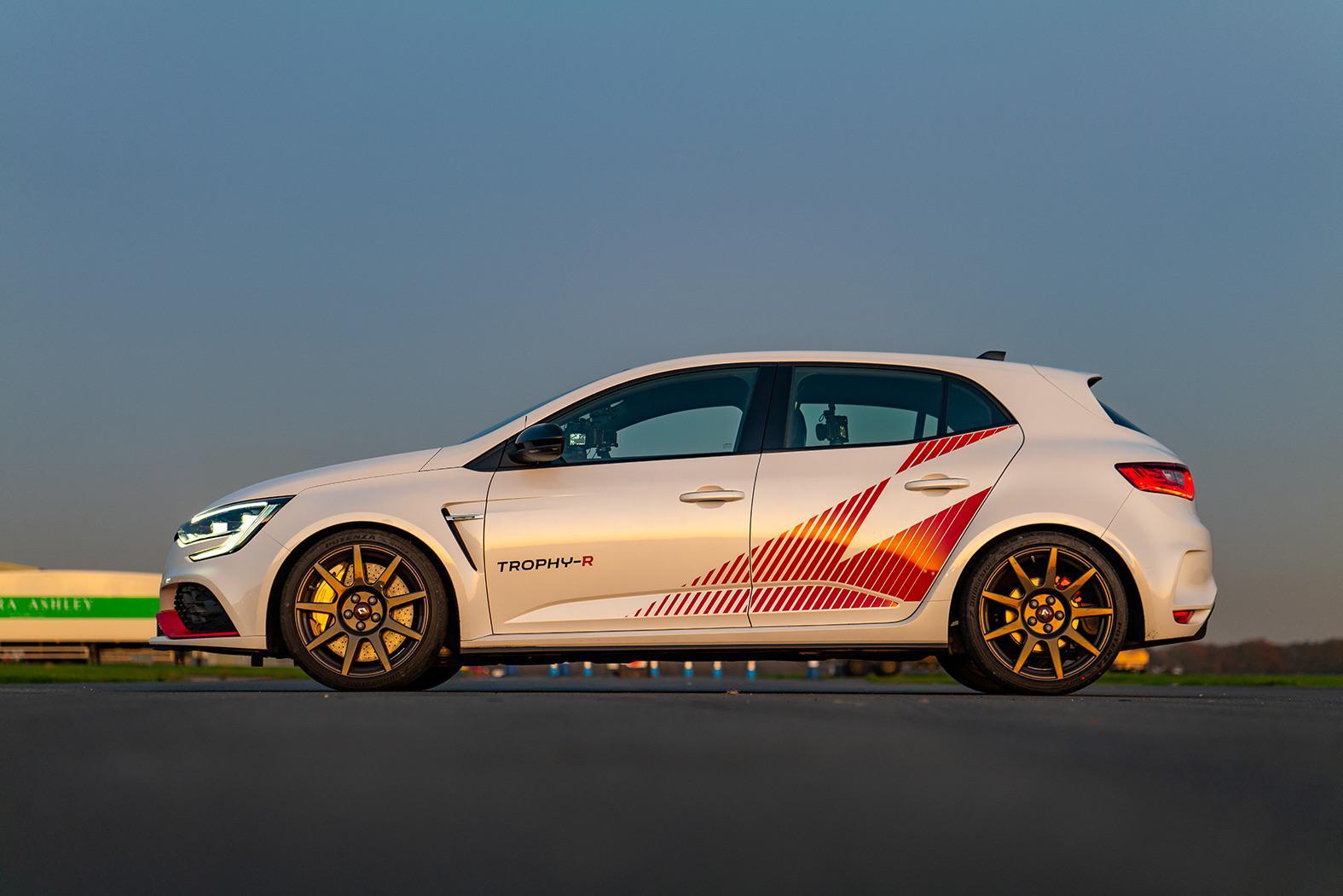Renault Megane RS Trophy-R | Scrolller