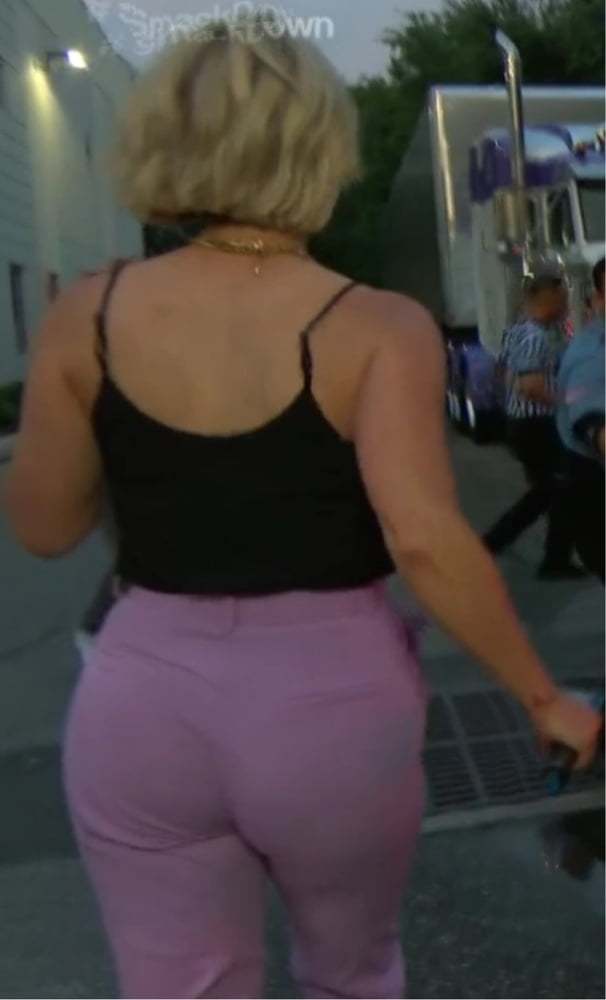 Renee Young looking thick here! | Scrolller