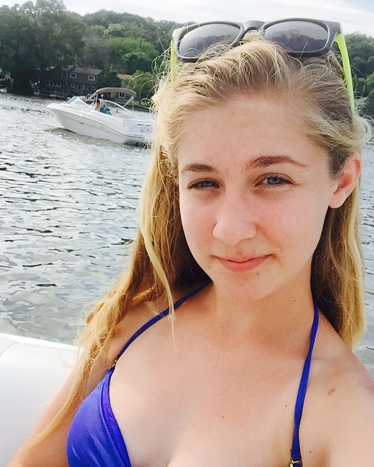 [Request] A girl from my University | Scrolller