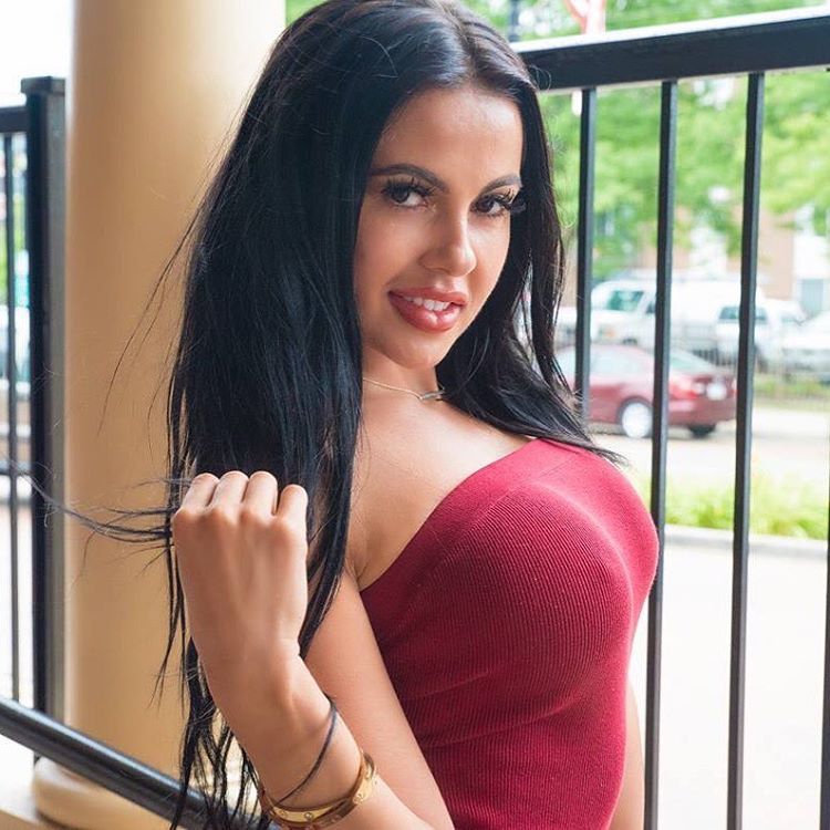 [Request] big tit bimbo | Scrolller