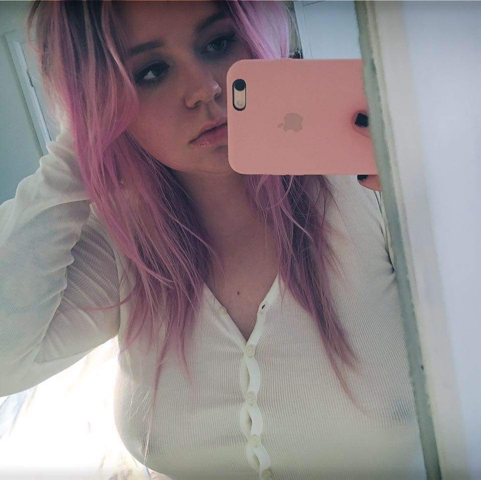 [REQUEST] Friend at work. Pleaseeee | Scrolller