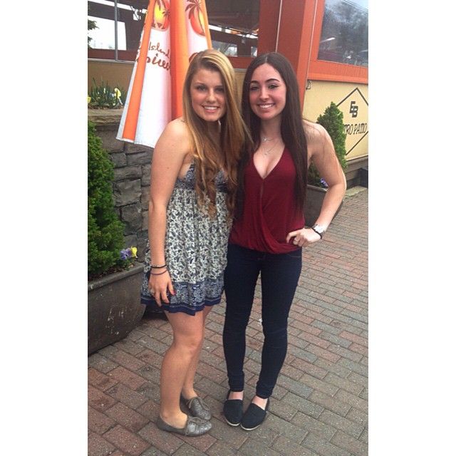 [Request] Girl on the right | Scrolller