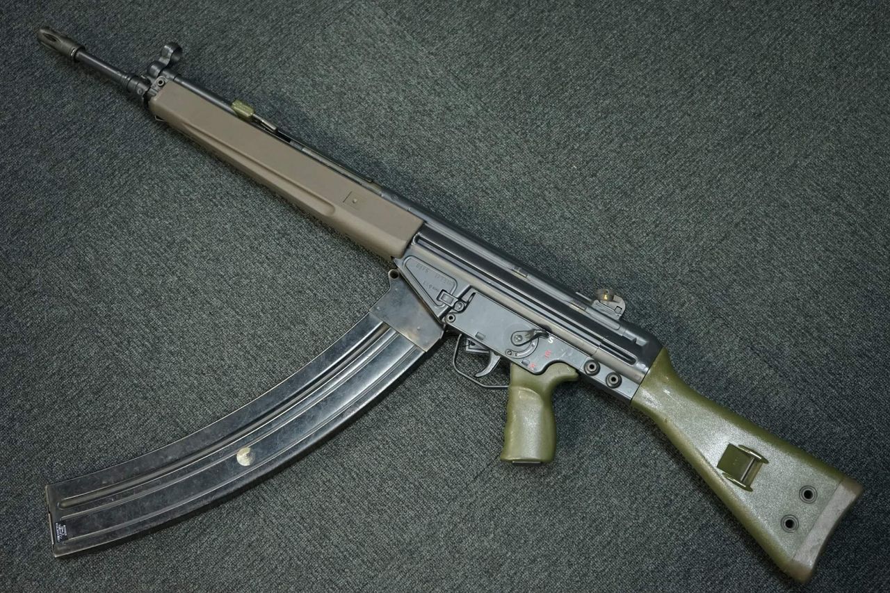 Request to fix the size of the extended magazine on the G3/FAL pls | Scrolller