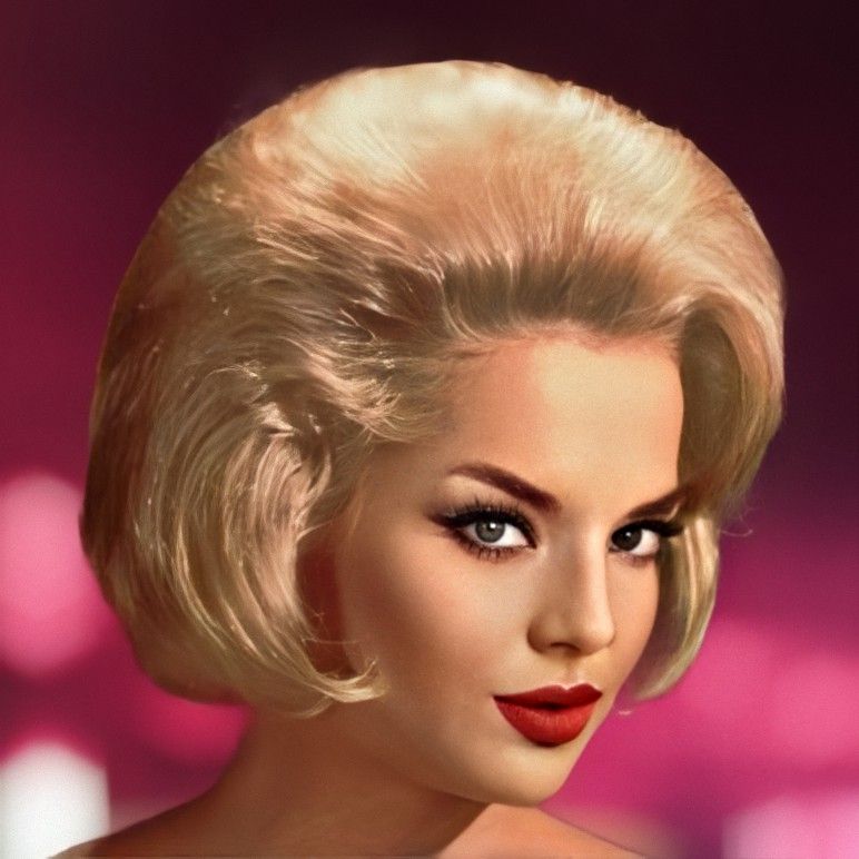 Retro sultry look | Scrolller