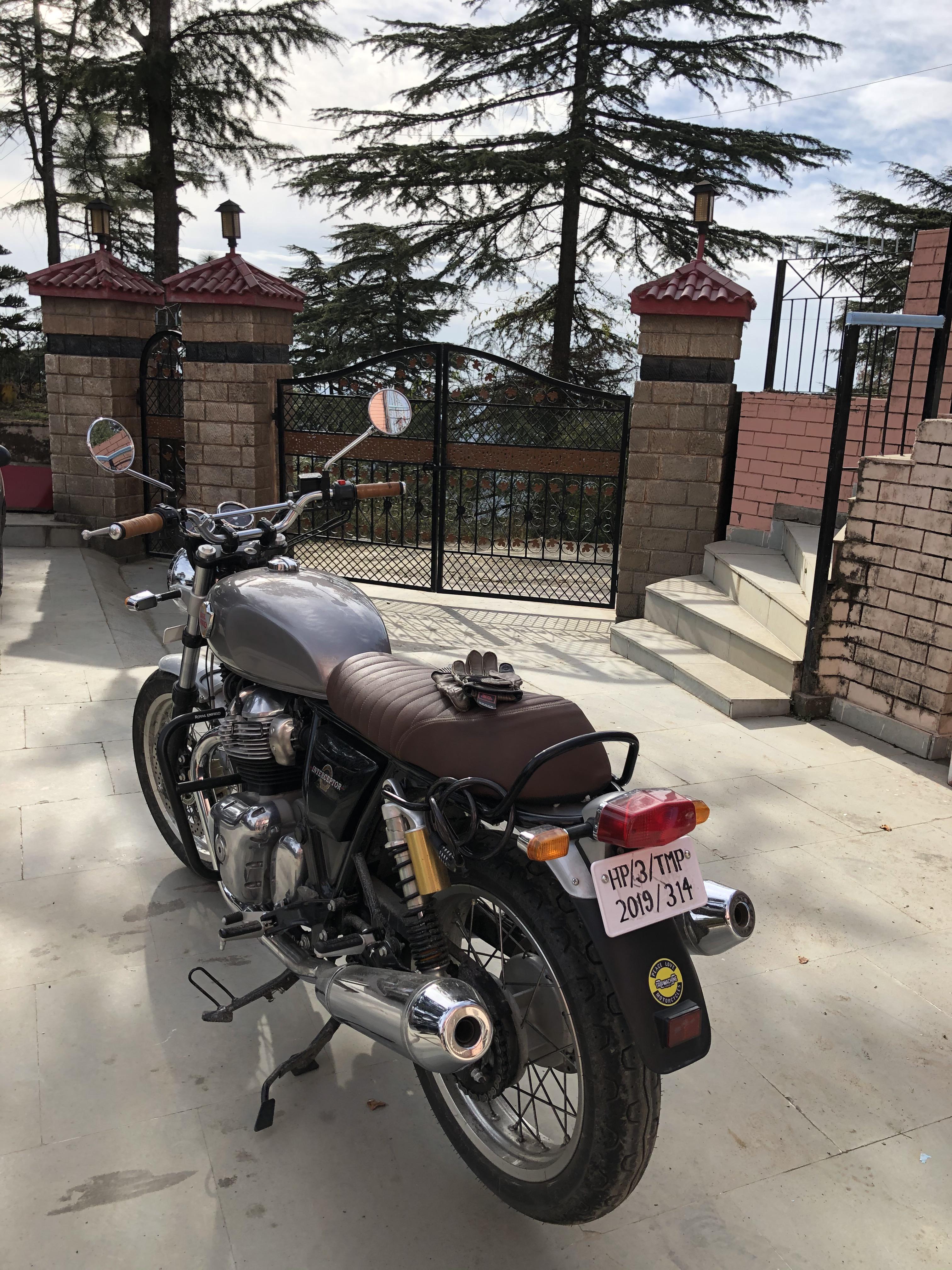 Retro tan seat, grips and gloves mod for RE Interceptor 650. | Scrolller