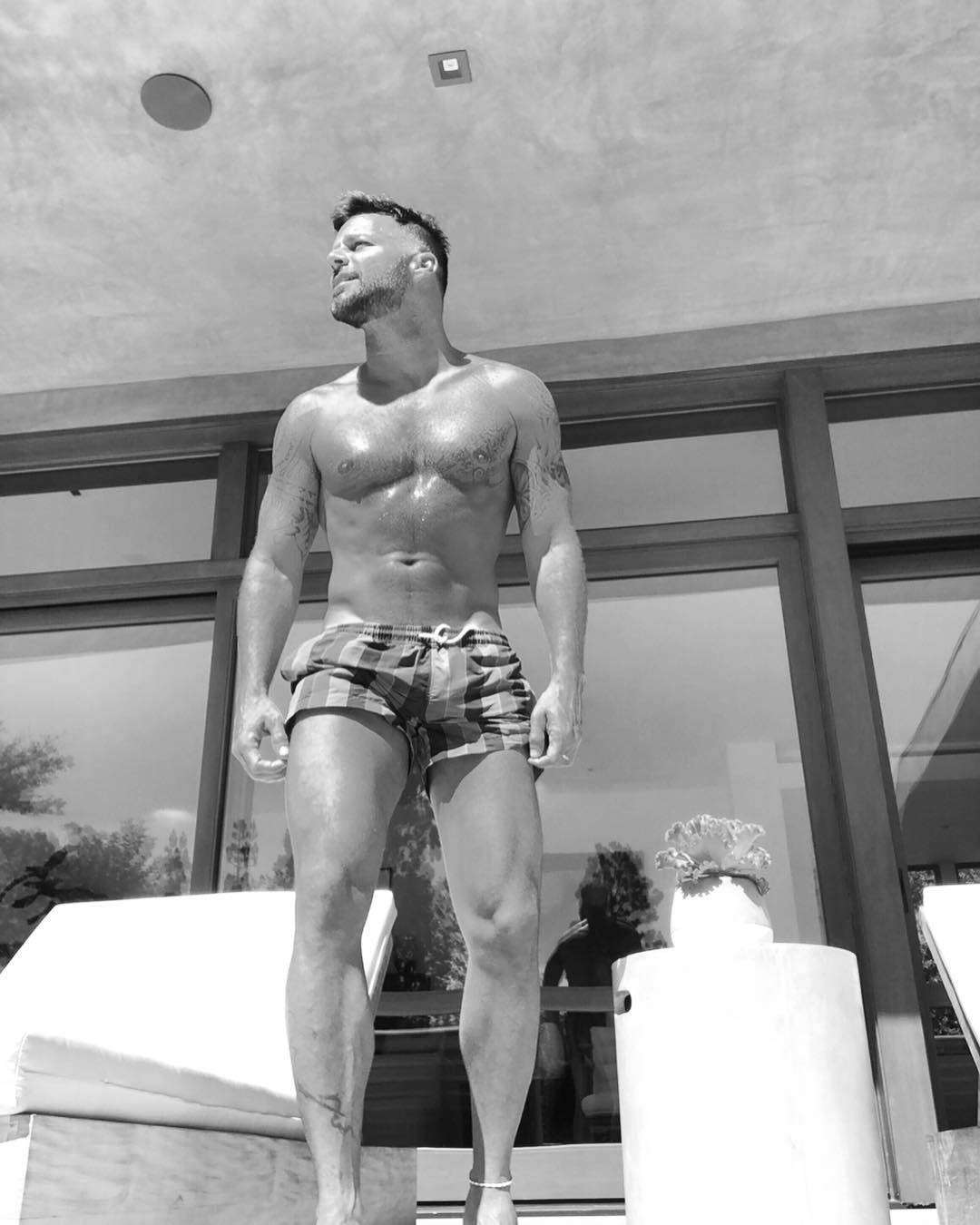 Ricky Martin | Scrolller