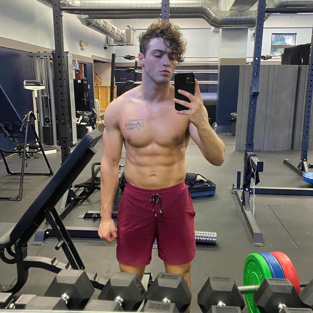 Ricky Smokes | Scrolller