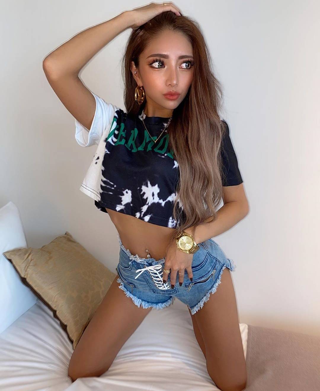 Her belly button ♥️ | Scrolller