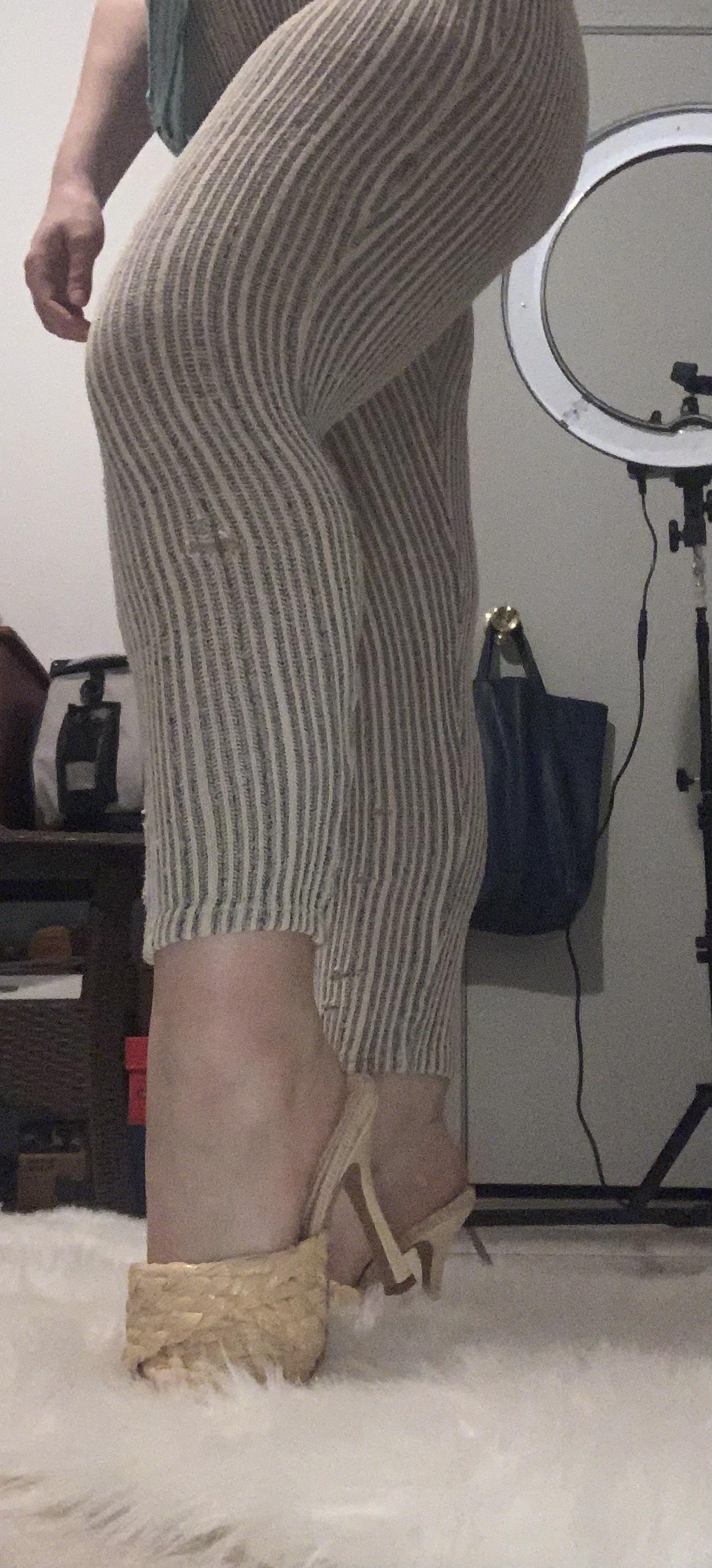 Ripped leggings and high heels | Scrolller