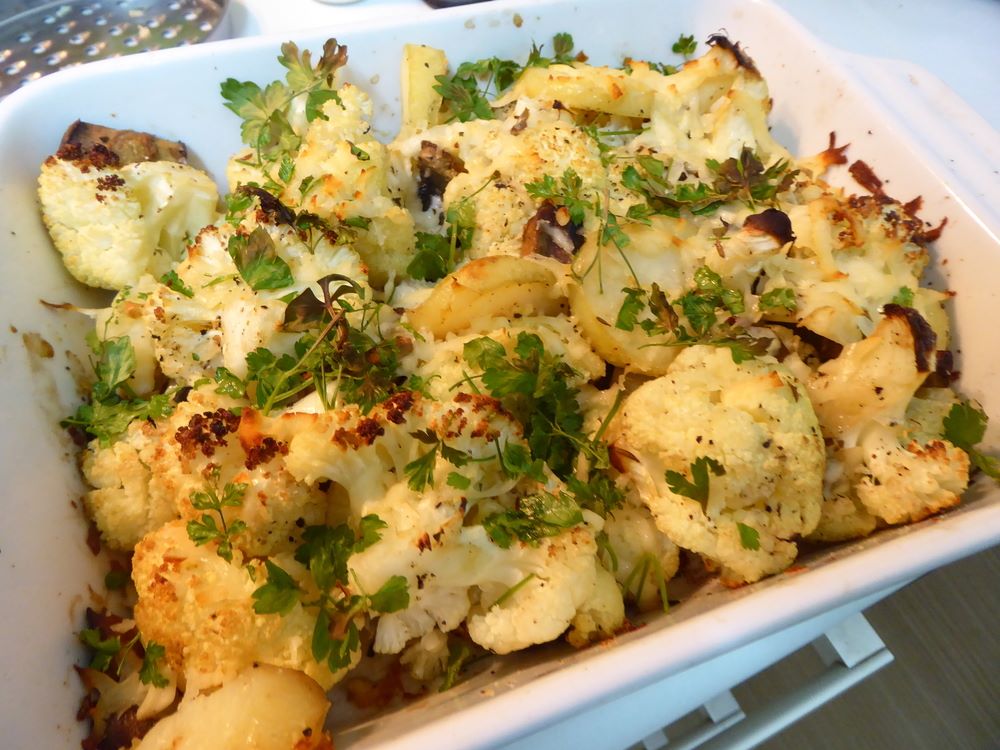 Roasted Garlic Cauliflower Recipe | Scrolller